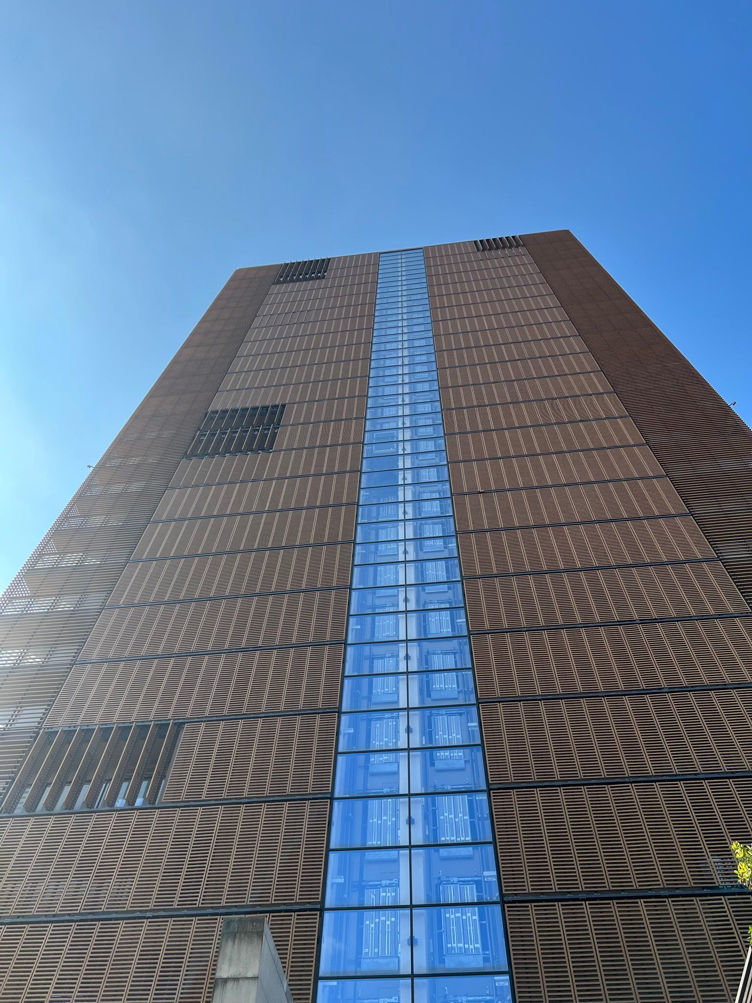 Maciachini adiacenze, nell'edificio più innovativo della zona, la Giax ...