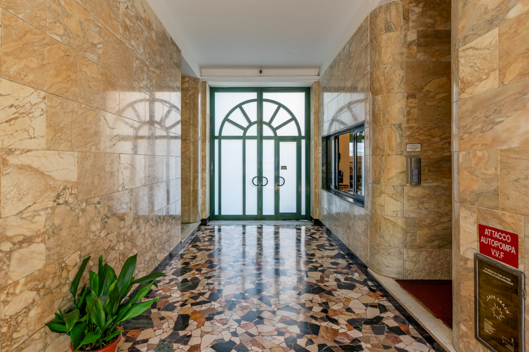 Porta Genova - Sant'Agostino, vendiamo luminosa residenza in edificio signorile